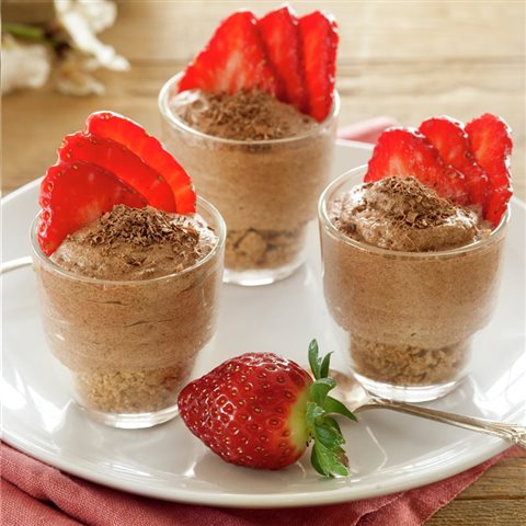 Mousse de chocolate con galletas y fresas