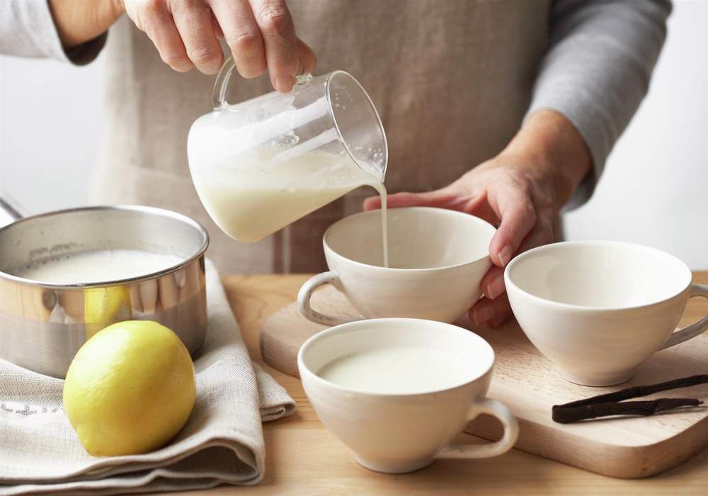Cuajada casera con miel, la receta de la abuela que siempre sale bien