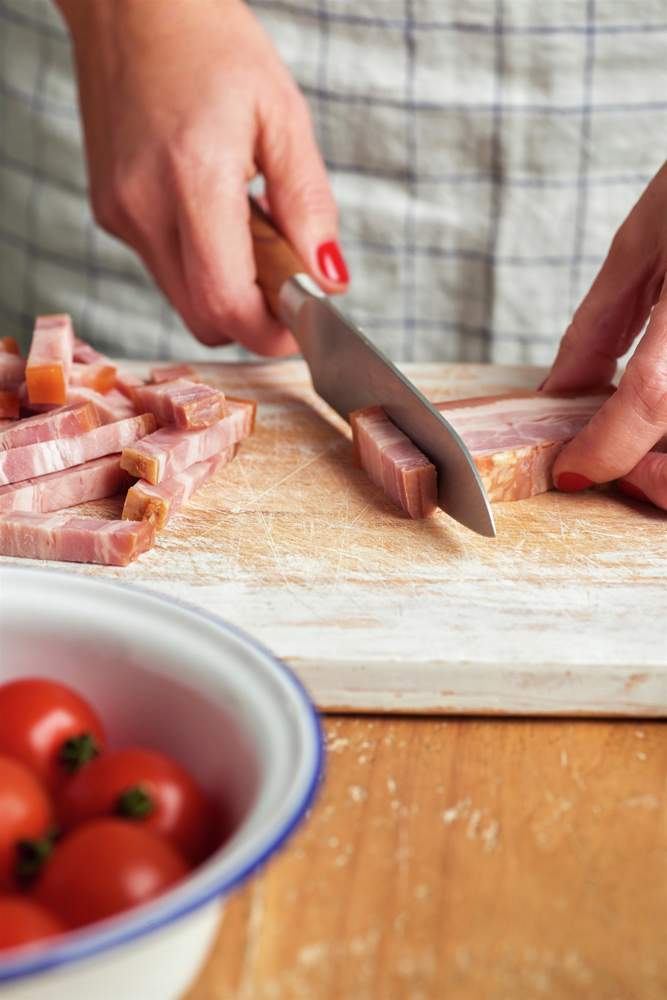 Tagliatelle a la caprese con tiras de beicon