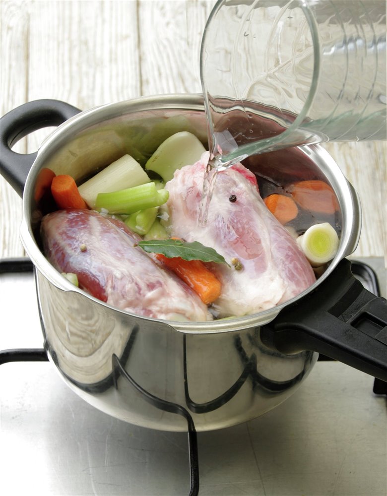 Codillo de cerdo con verduras