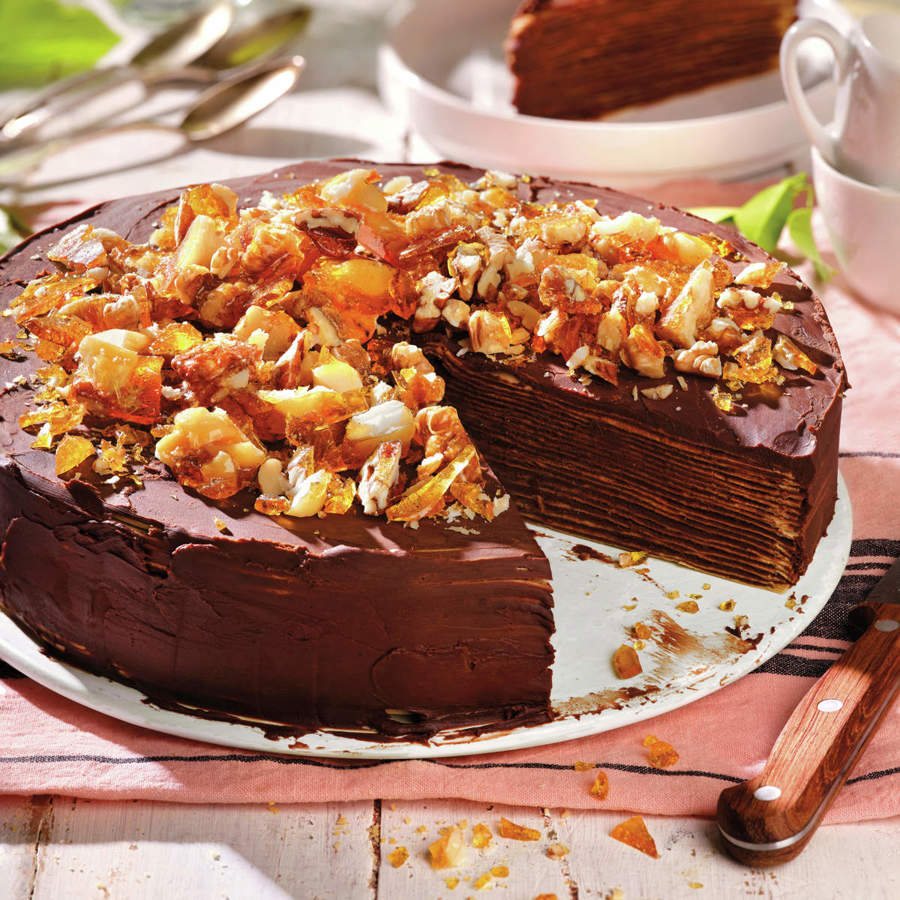 Tarta de obleas y chocolate negro con nata, sin horno ¡facilísima!