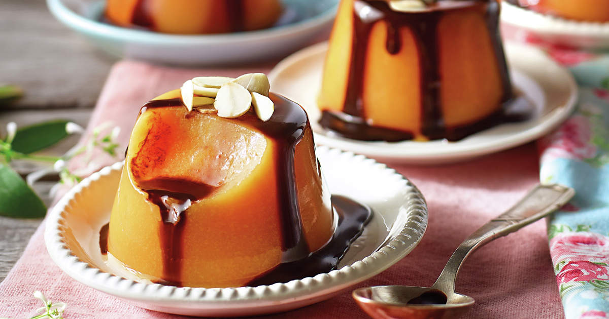 Flanes de papaya con chocolate y almendras