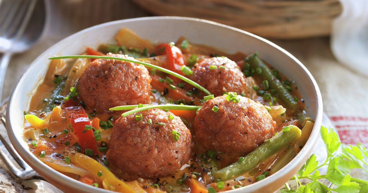 Albóndigas con salsa y verduritas