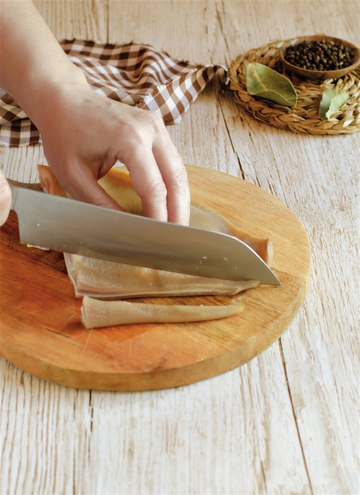 Oreja de cerdo frita con salsa brava (del Tragatá de Ronda)