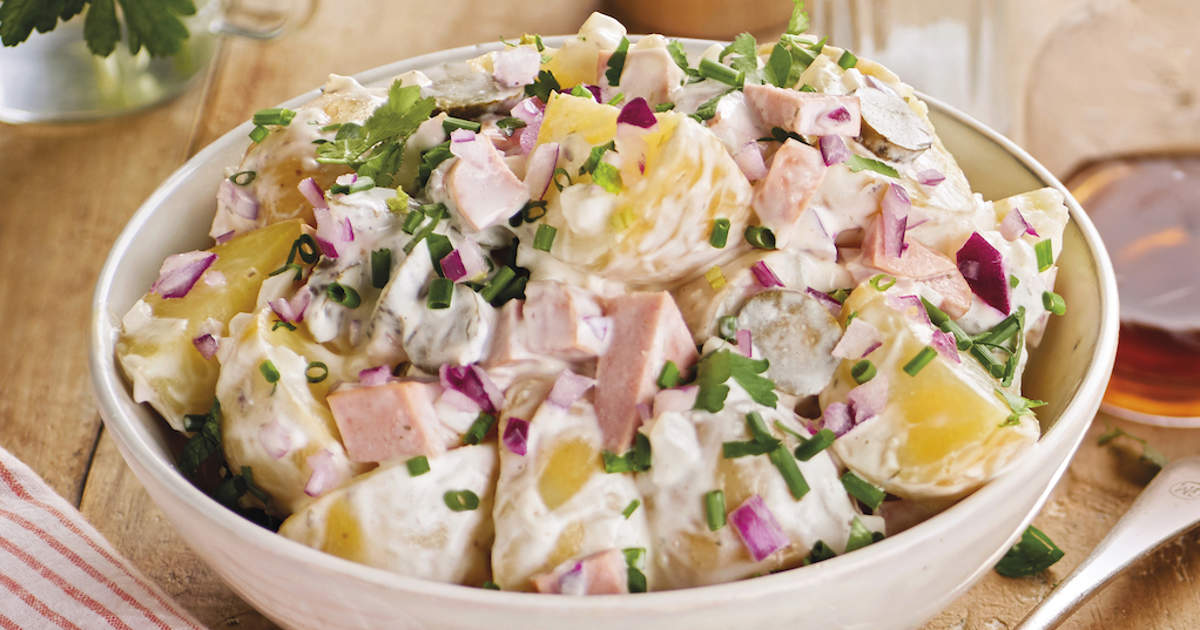Ensalada alemana de patatas y salchichas (kartoffelsalat)