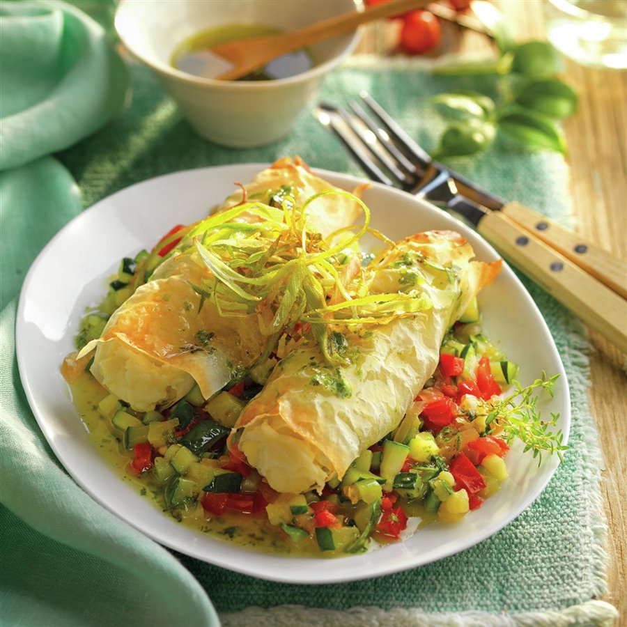 Canelones crujientes de pasta filo rellenos de brandada de bacalao