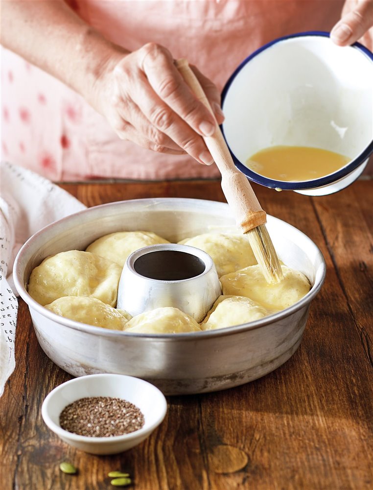 Corona de pan con embutidos