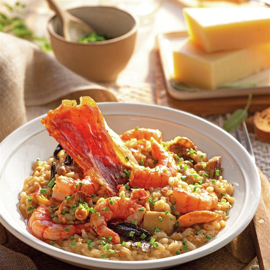Risotto de setas con gambas rojas y jamón serrano