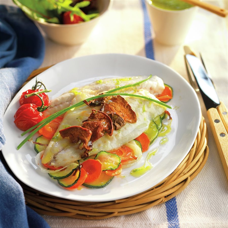 Filetes de dorada con verduritas y ceps