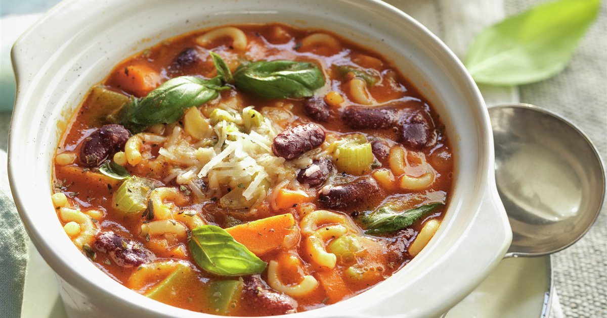 Sopa minestrone con fideos