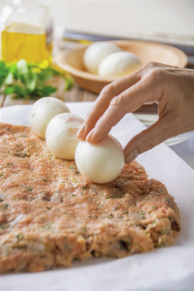 Fiambre de pollo relleno con huevo duro y pistachos, para servir frío ...