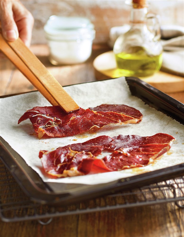 Timbal de pasta con pimientos, huevo y jamón