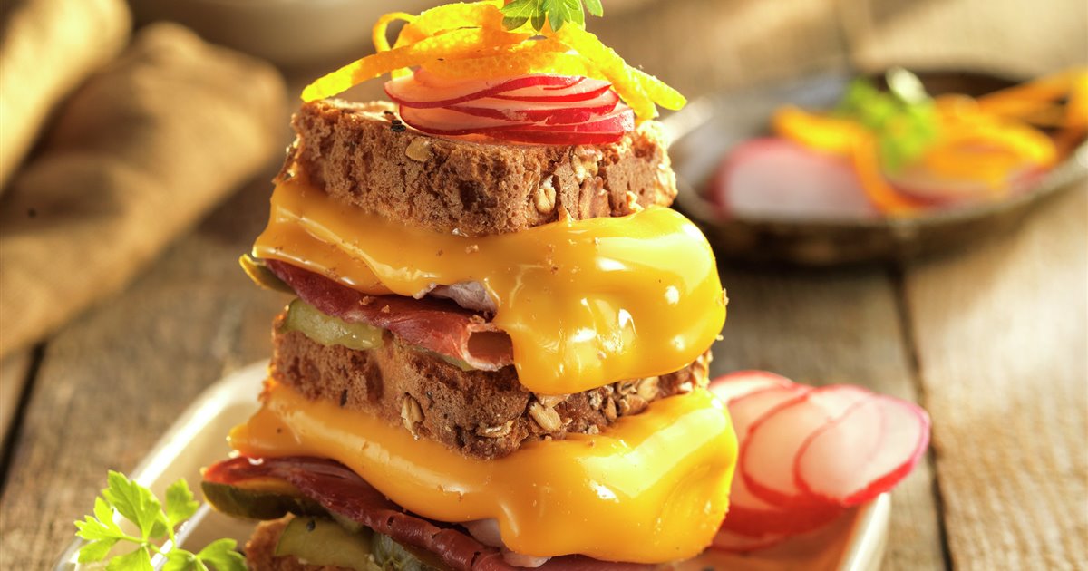 Cubanito de lomo y jamón con queso cheddar