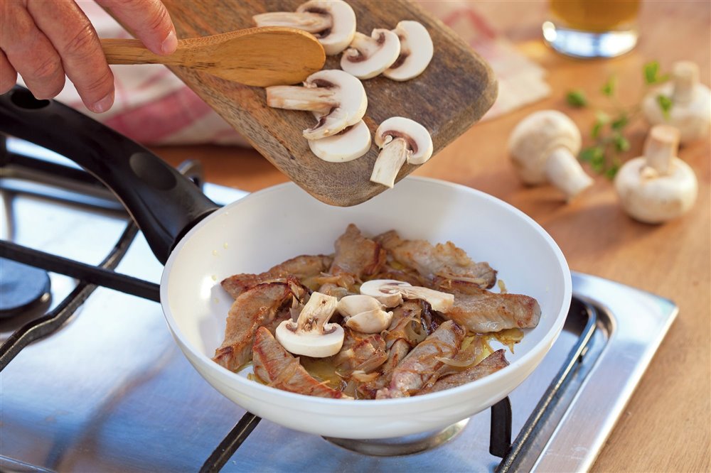 Secreto ibérico con salsa strogonoff, una receta para toda la familia