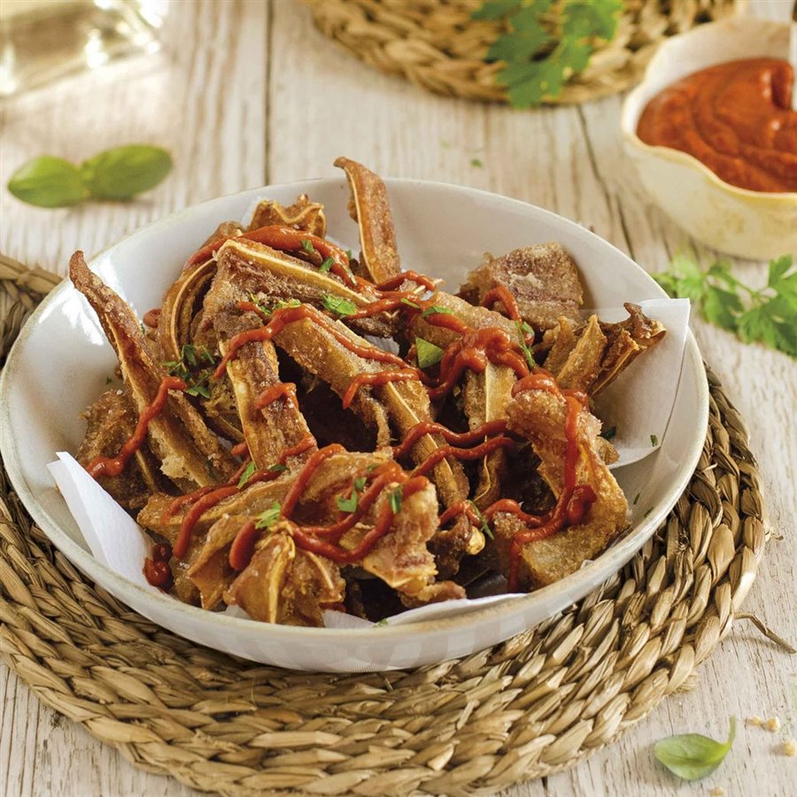 Oreja de cerdo frita con salsa brava (del Tragatá de Ronda)