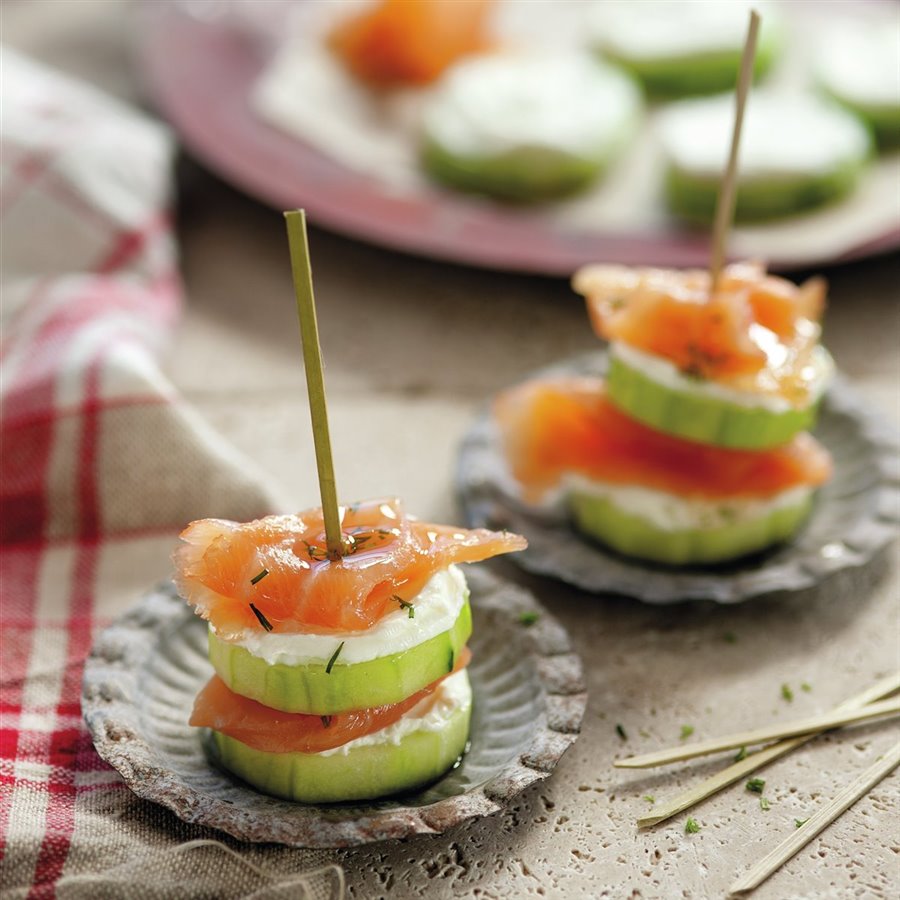 Pinchos de salmón ahumado y pepino: un canapé fácil, ligero y muy vistoso