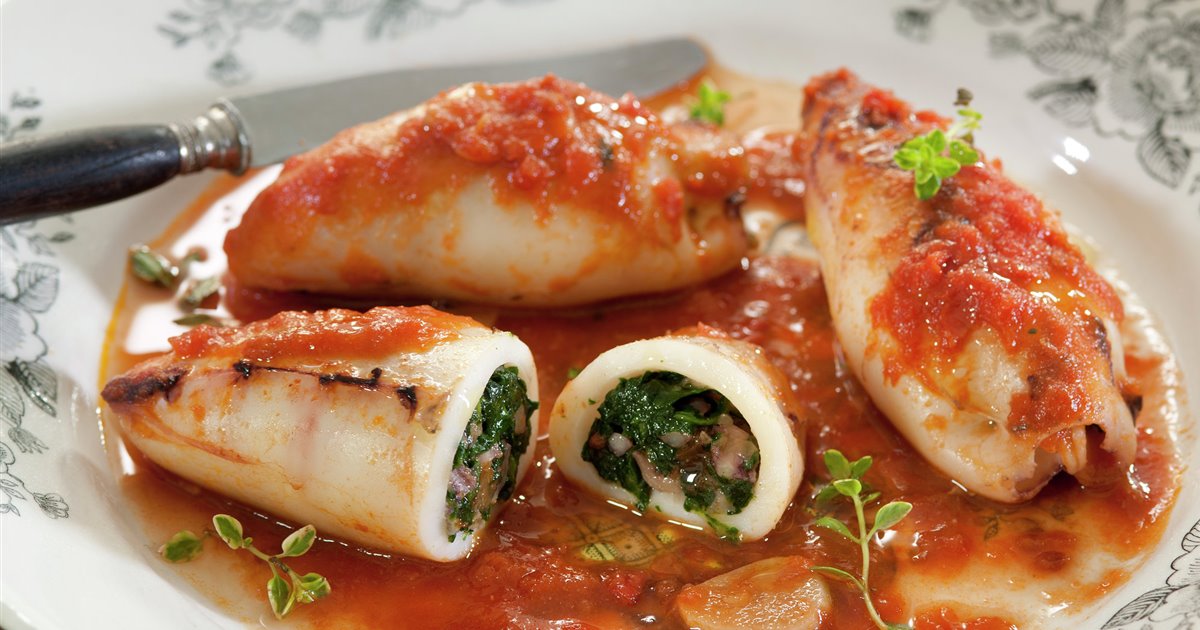 Calamares rellenos en salsa de tomate