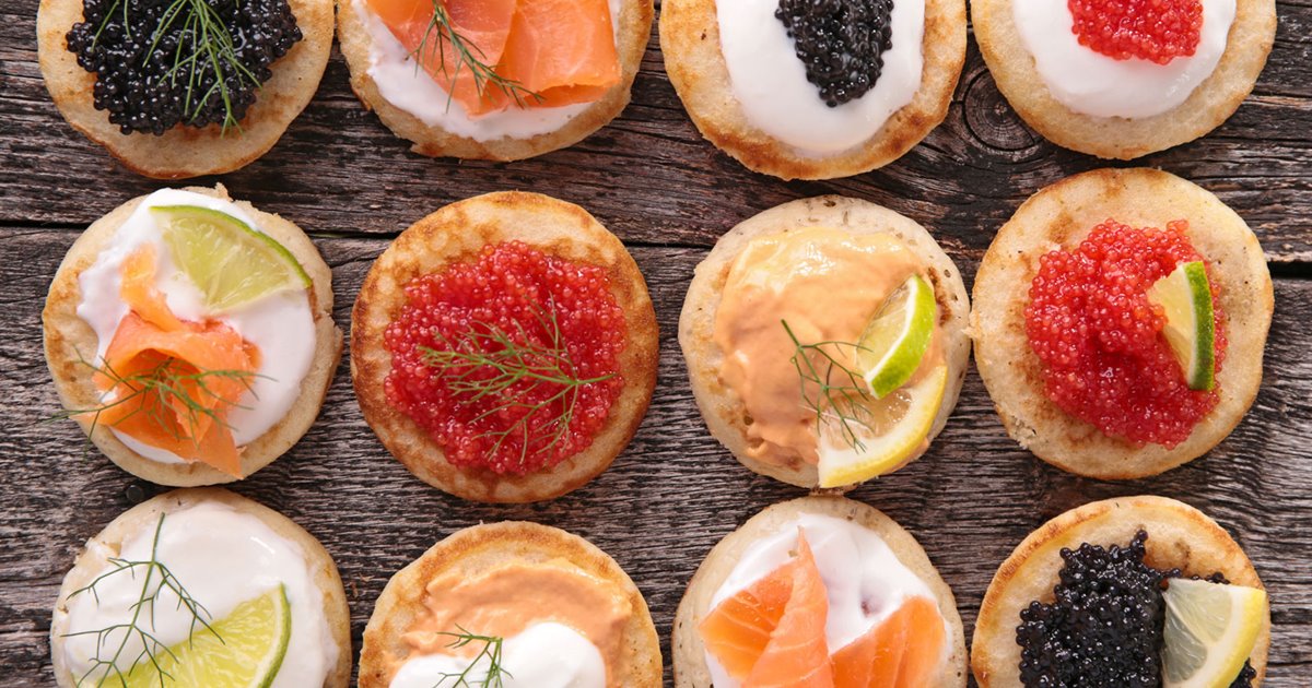 ¿Cómo se hacen los blinis caseros? ¿Con qué se sirven?