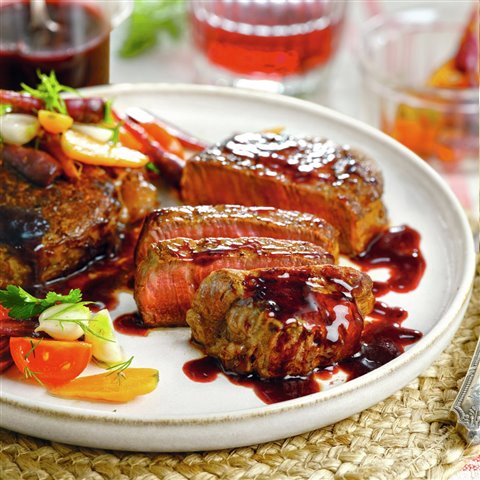 Filet mignon con salsa de vino