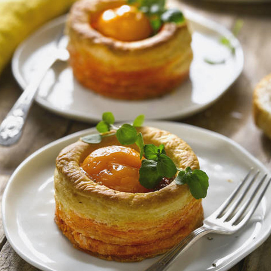 Volovanes de hojaldre caseros con huevo y sobrasada