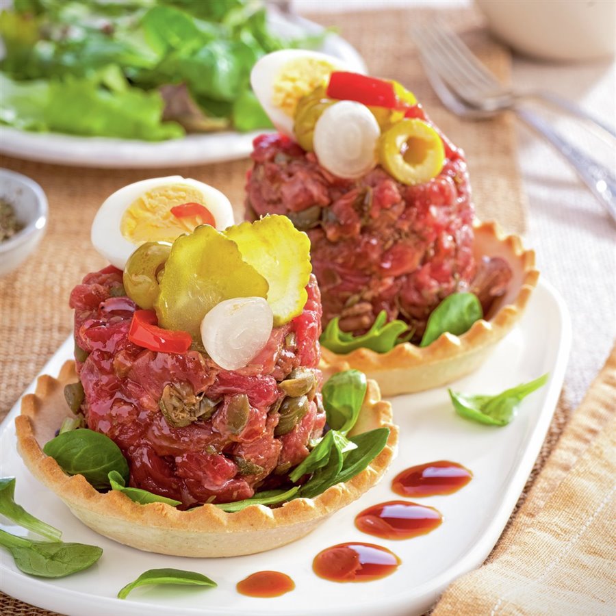Steak tartar en tartaletas