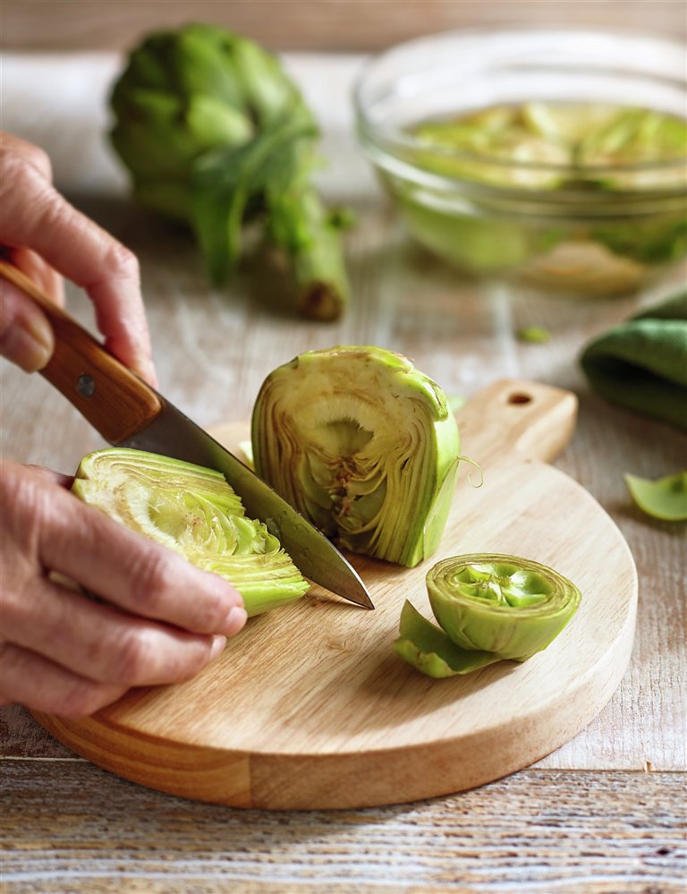 Alcachofas al horno con pollo y verduras