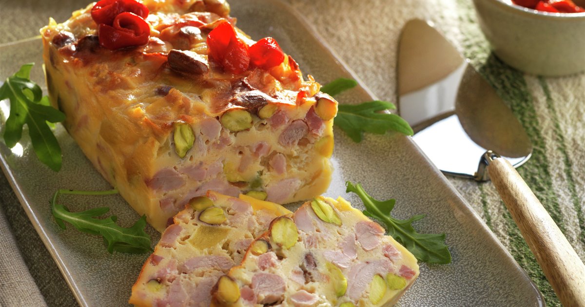 Terrina de conejo y beicon con manzana y pistachos