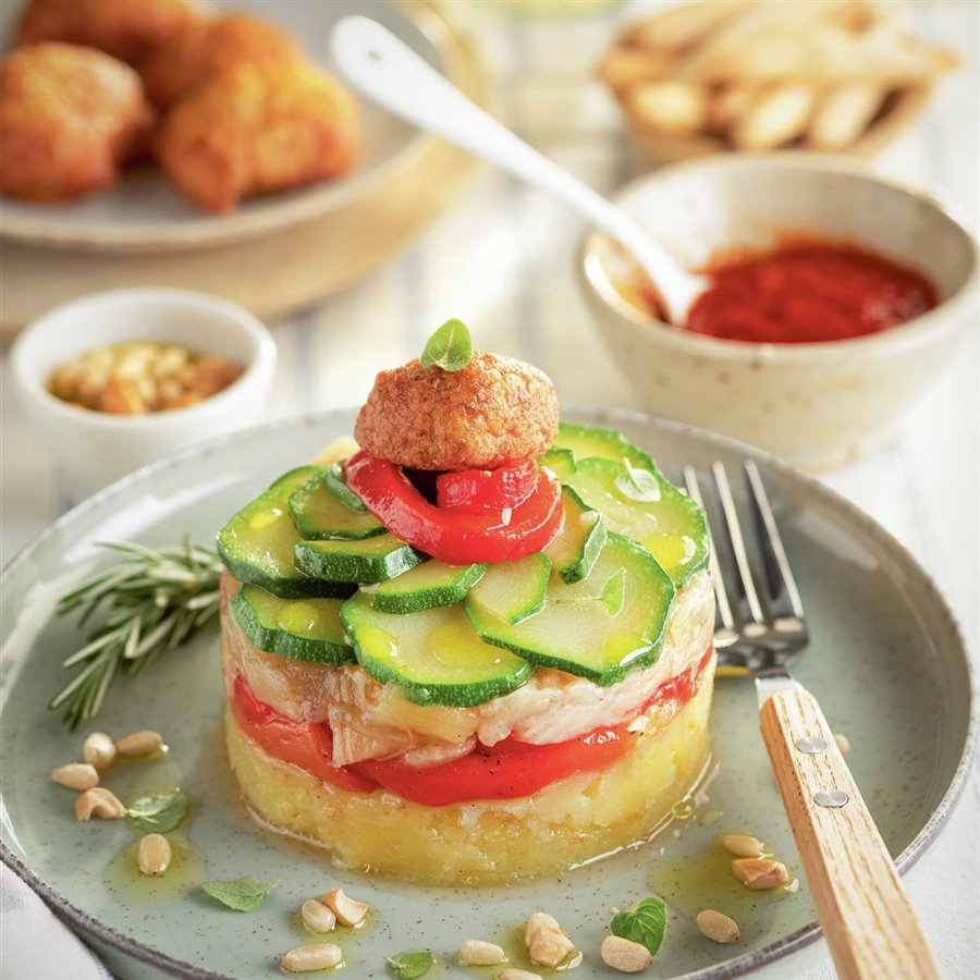 Tumbet mallorquín con buñuelo de bacalao