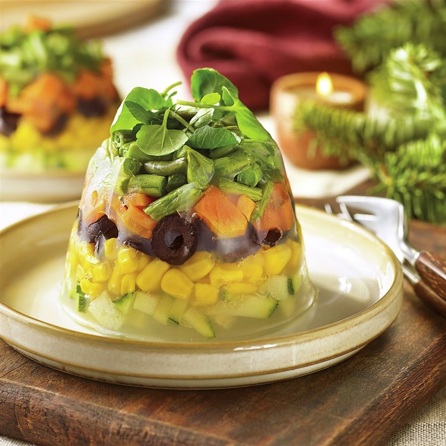 Áspic de verduras asadas, aceitunas y maíz