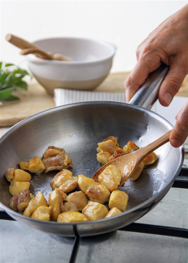 Timbal de pollo, champiñones y almendras