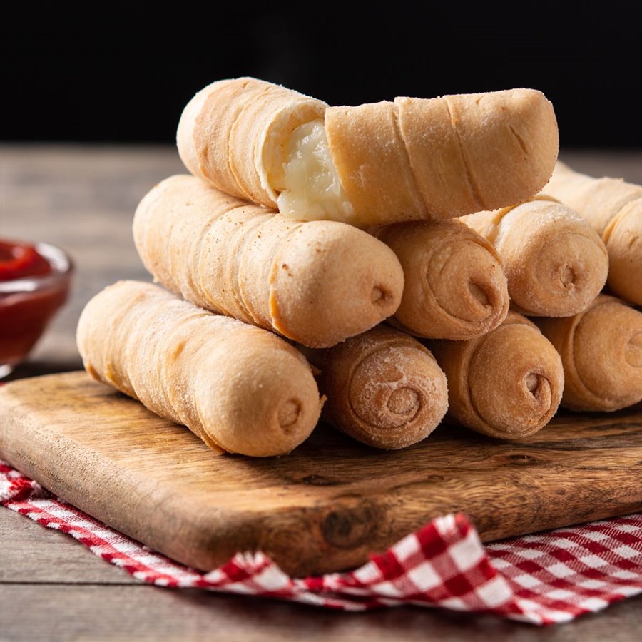 Tequeños de queso fundido con salsa de tomate, la botana venezolana que ...