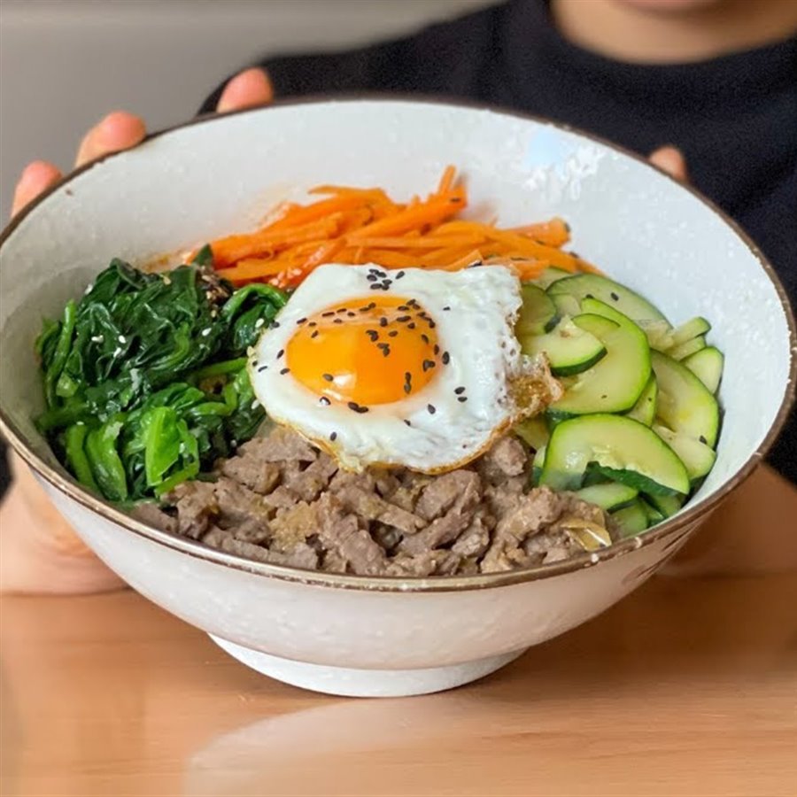 Bibimbap: un plato tradicional coreano de arroz ('con cosas')