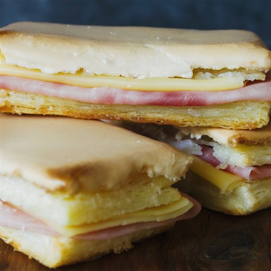 Fosforitos Argentinos, bocaditos de hojaldre crujientes (rellenos de ...