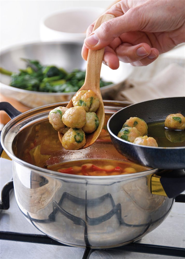 Potaje de garbanzos con albondiguitas de bacalao