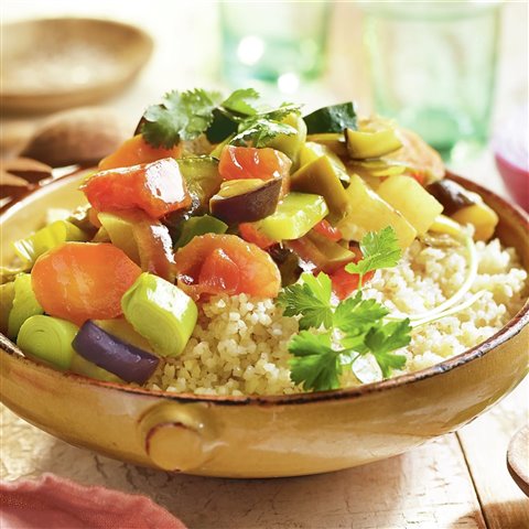 Bulgur con verduras, especias y hierbas aromáticas