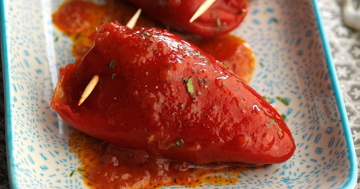 Pimientos del piquillo rellenos de morcilla ¡en 5 minutos! (con vídeo)