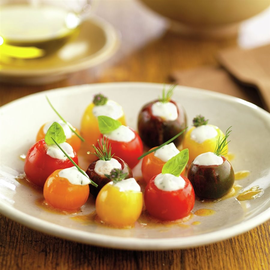 Tomatitos rellenos con queso de cabra