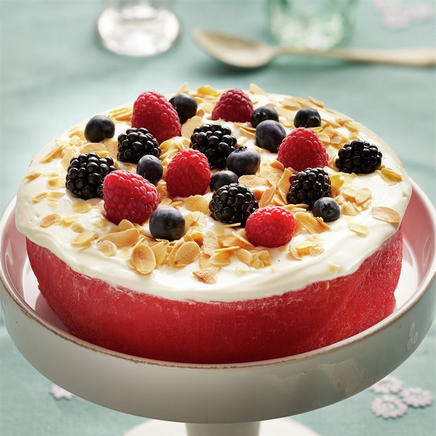 Tarta fácil de sandía con crema de queso y yogur griego