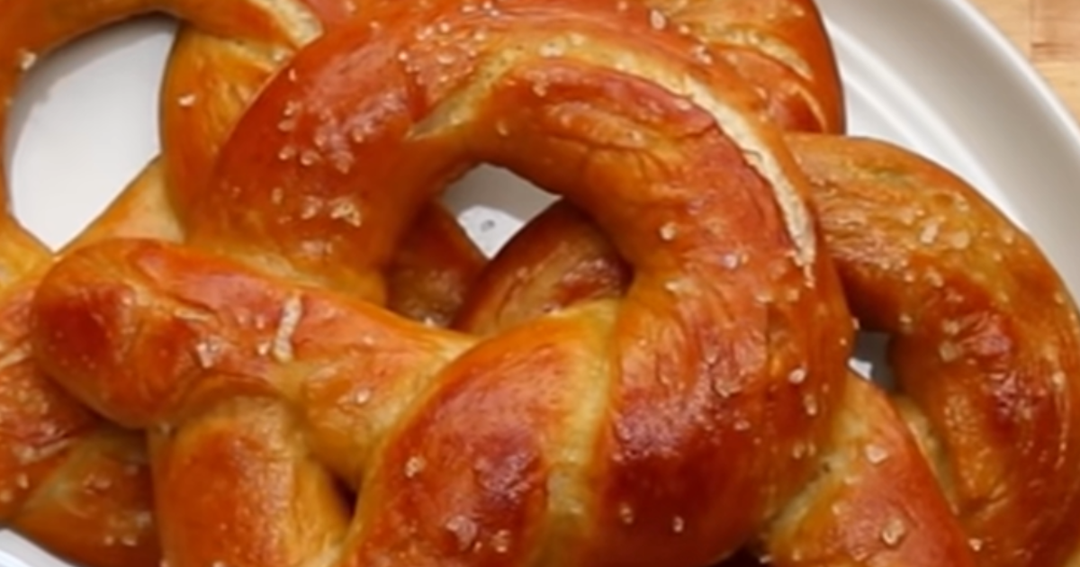 Bollitos alemanes salados (pretzels, bretzels o lazos)