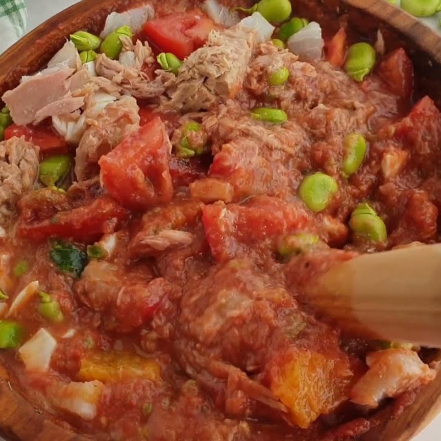 Machacao, receta tradicional de Jaén con tomate triturado