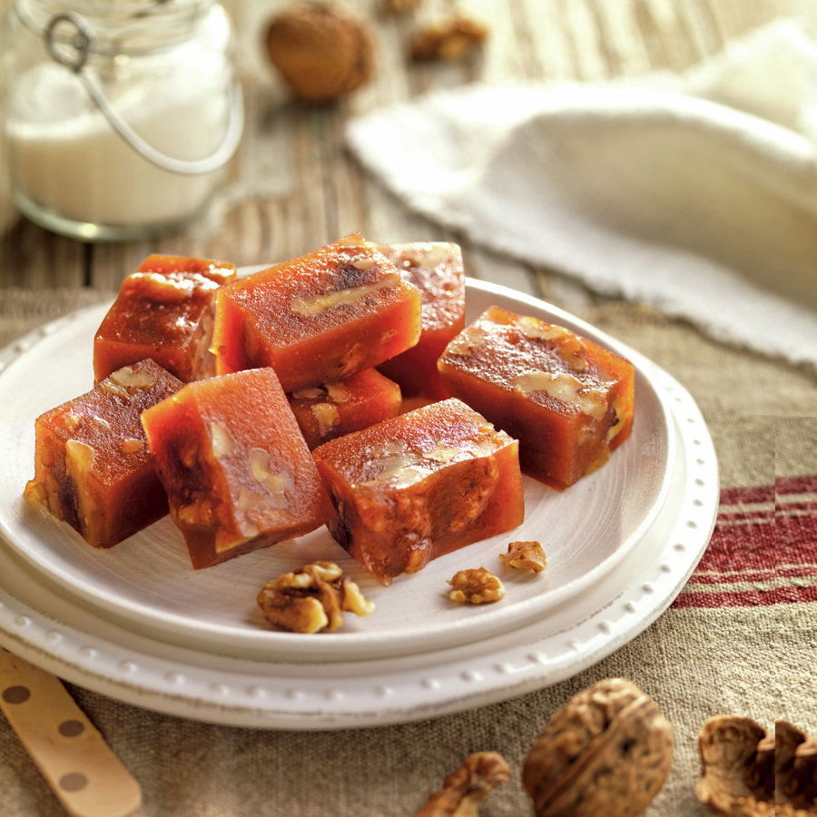 Carne de membrillo con nueces (fácil y deliciosa)