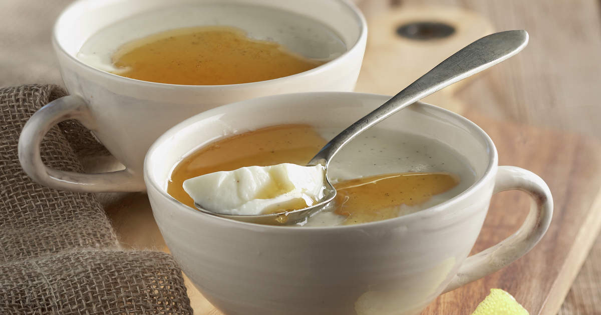 Cuajada casera con miel, la receta de la abuela que siempre sale bien
