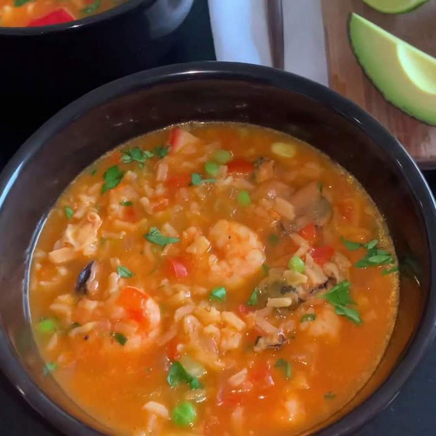 Asopado de marisco con arroz, guiso tradicional colombiano