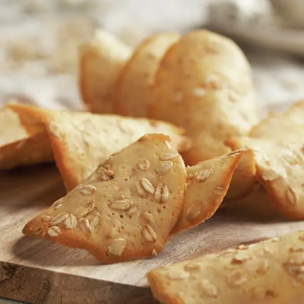 Tejas de San Sebastián, un dulce muy festivo elaborado con almendra