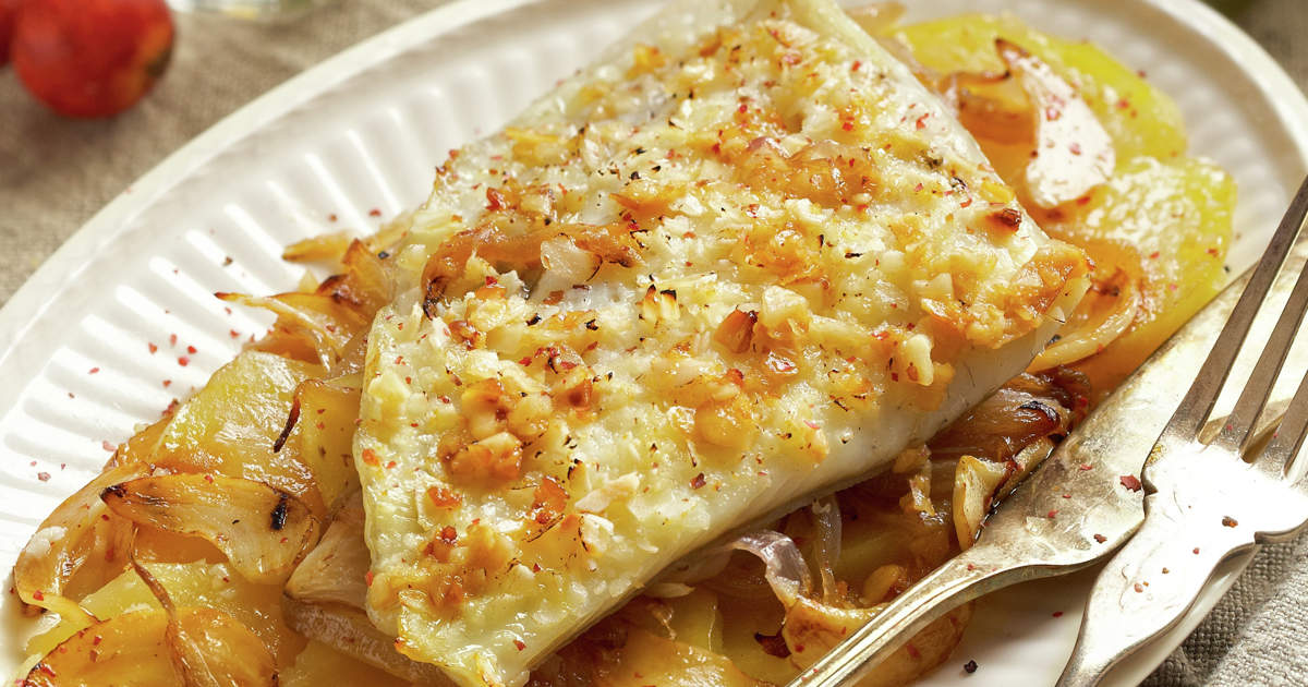 Rodaballo al horno con almendras y patatas panadera