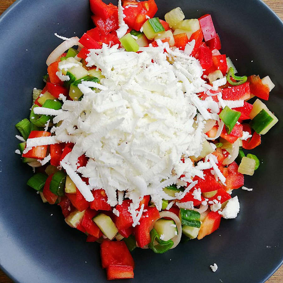 Ensalada shopska con queso, receta búlgara fácil y fresca (con sabor ...