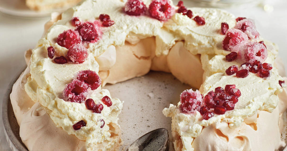 Tarta Pavlova, receta del clásico pastel de merengue y frutos rojos