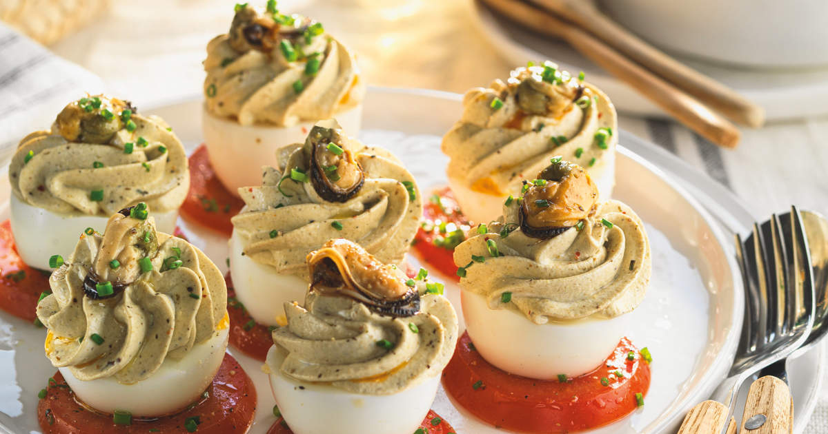 Huevos rellenos de paté de mejillones en escabeche, un entrante ...