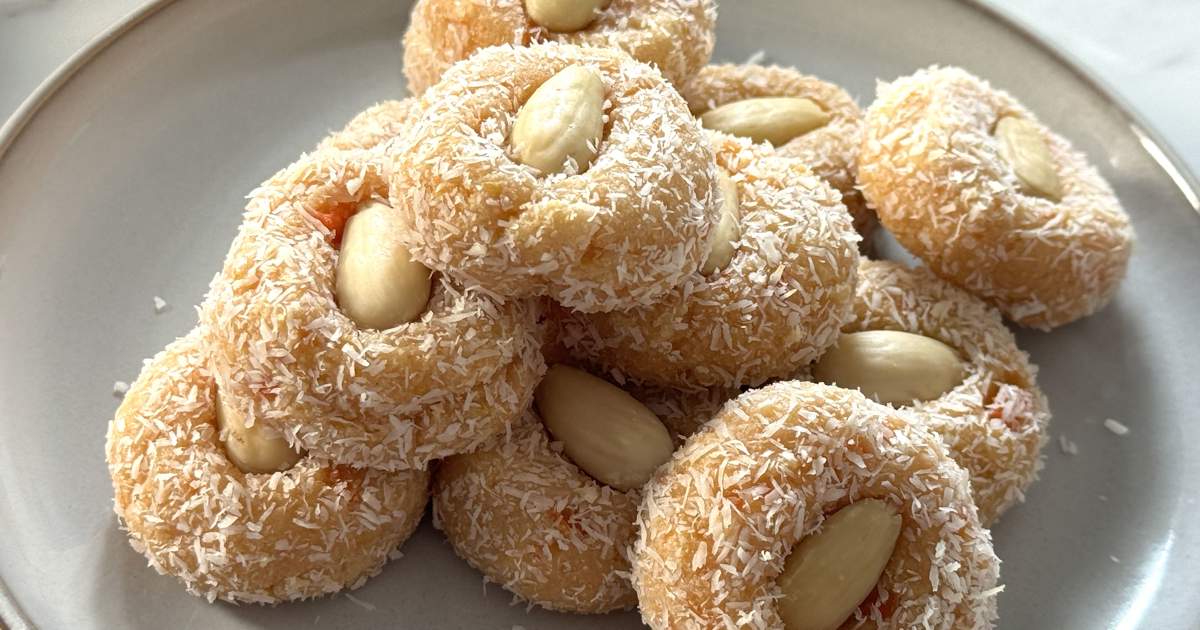 Panellets de almendra y coco (la versión barata de los de piñones)