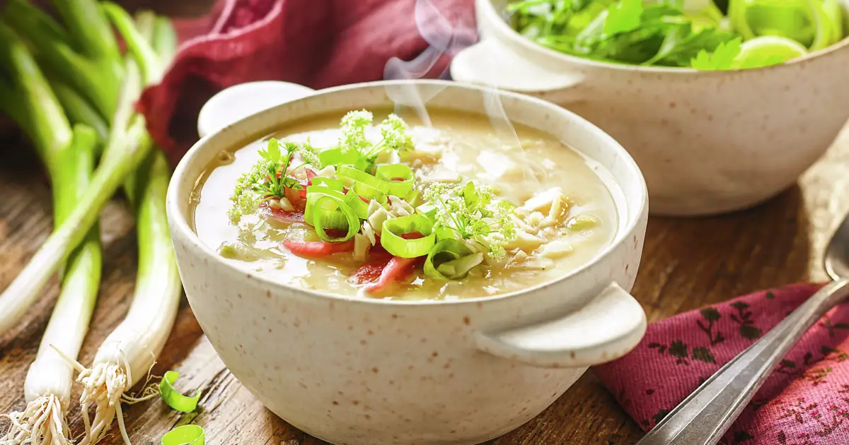 Sopa de puerro, cebolla y ajo, para depurar entre comidas copiosas